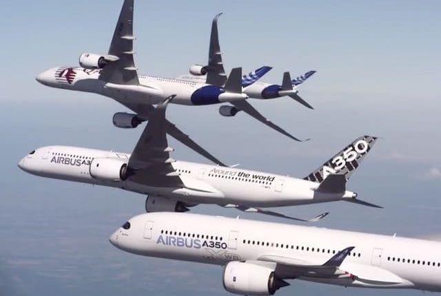 Watch five Airbus A350-900 jets flying in stunt formation