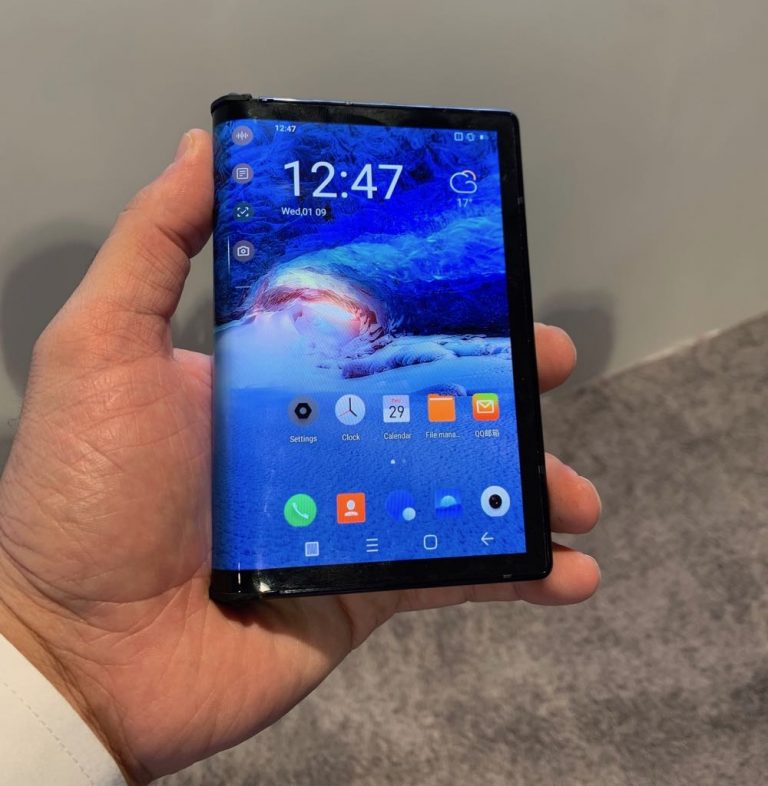 Hands on with the Royole FlexPai - the world's first folding smartphone ...