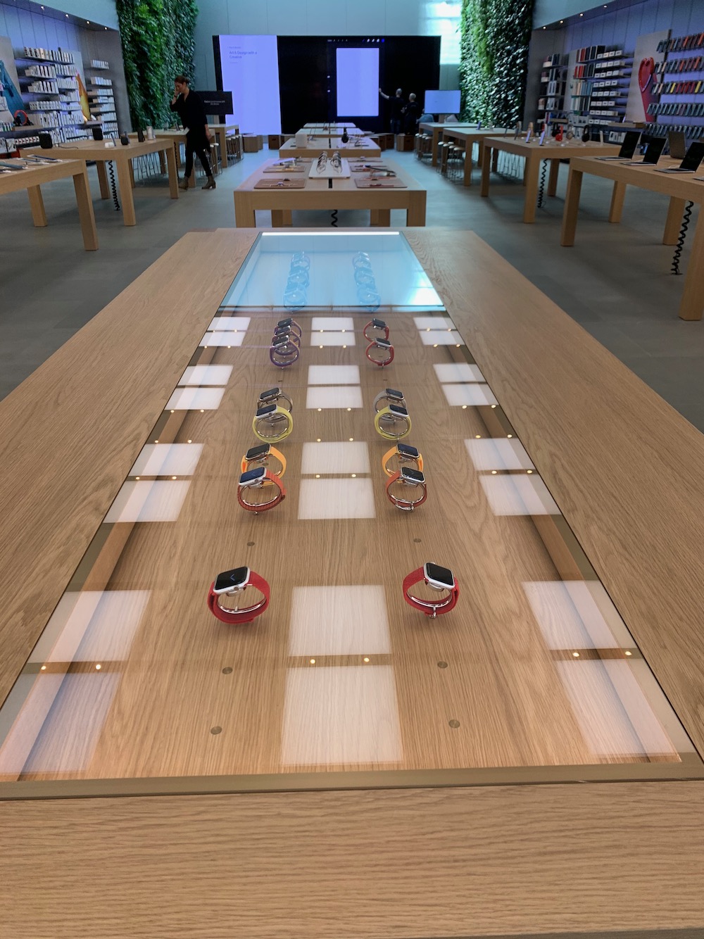 AppleStoreBondiNew5 - Tech Guide