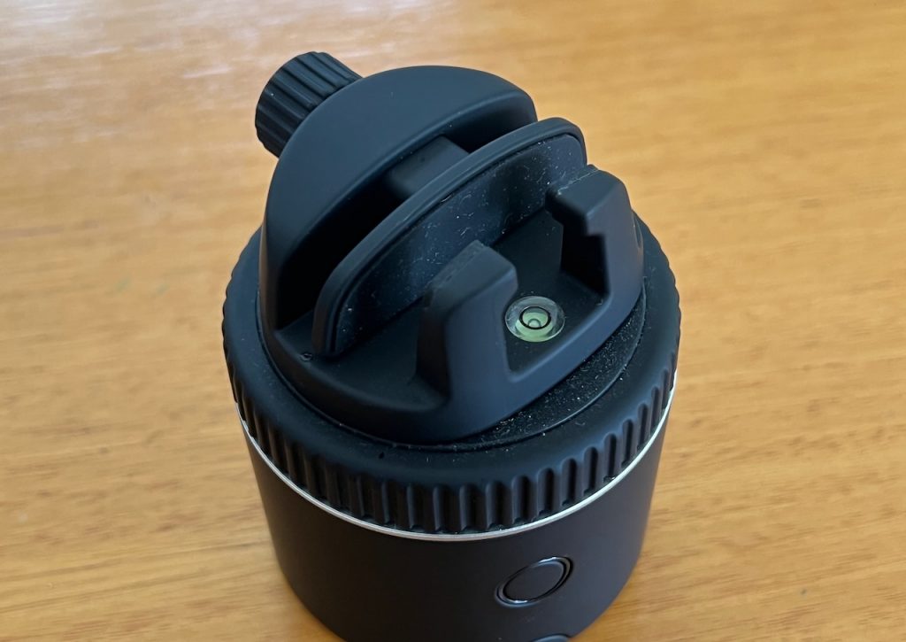 Pivo Silver Pod keeps you in the frame to enhance your smartphone ...