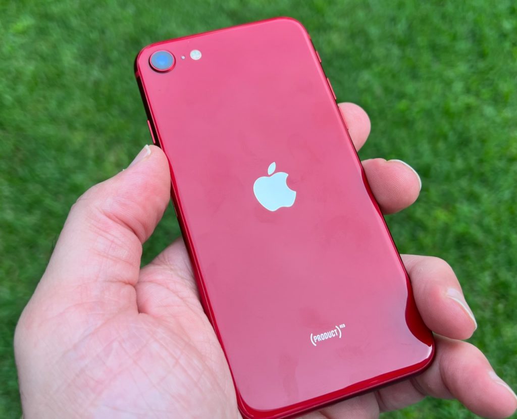 Apple iPhone SE 2022 review - a favourite design with an all-new engine ...