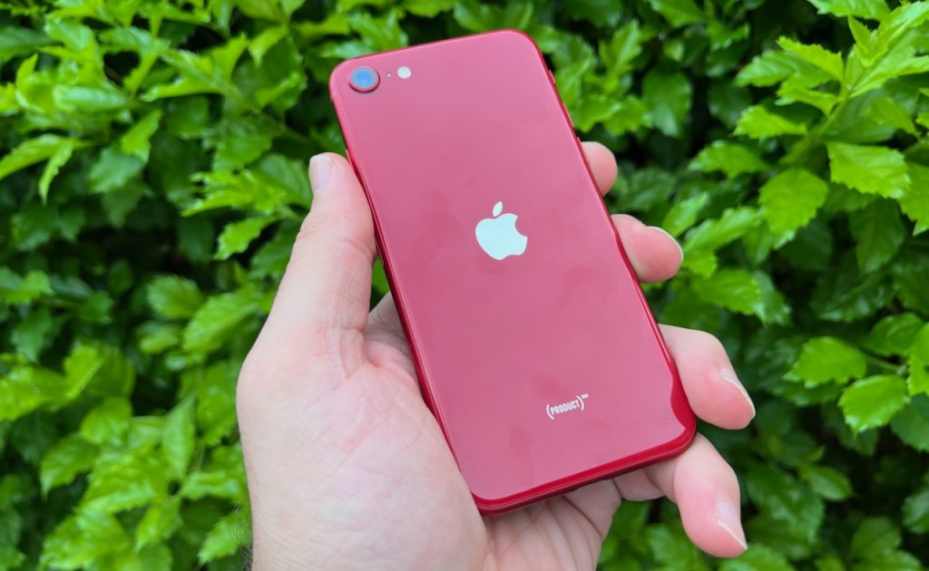 Apple iPhone SE 2022 review - a favourite design with an all-new engine ...