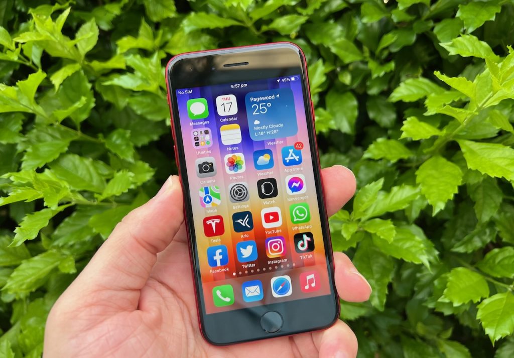 Apple iPhone SE 2022 review - a favourite design with an all-new engine ...