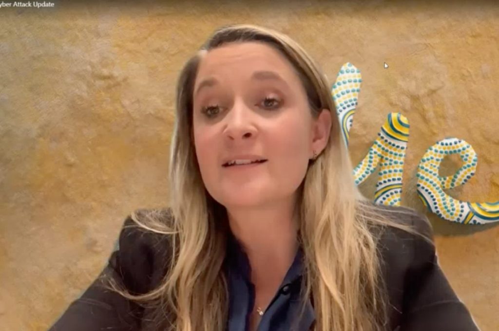 Optus CEO breaks down during apology to customers after "sophisticated ...