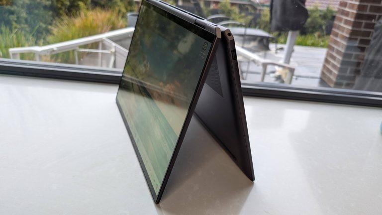 HP Spectre x360 16 laptop - big and powerful with an OLED display ...
